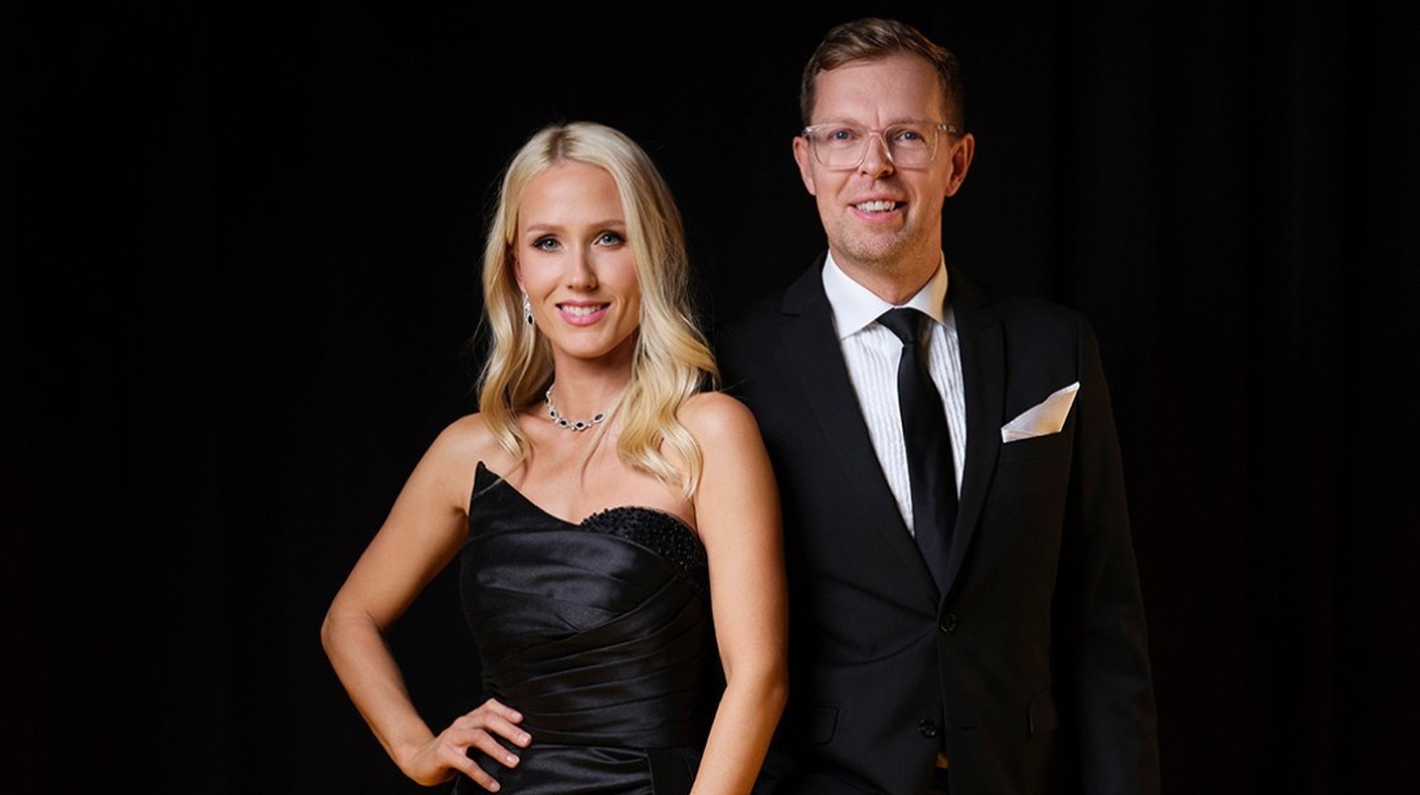 Saara Pius ja Jakko Maltis eelistavad lillede asmel lavale saada just ...